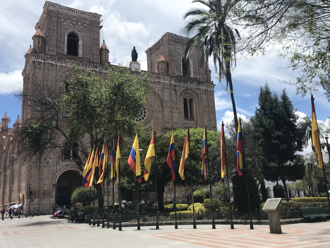 Parque Calderón – A GUIDE TO CUENCA ARCHITECTURE